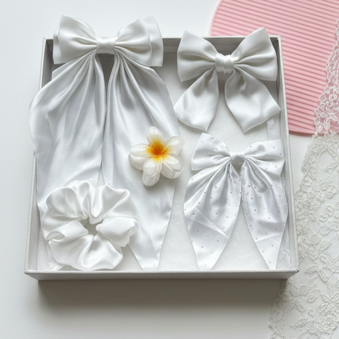 White Accessories Bundle – Easy Breezy